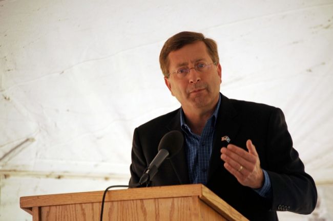 Darwin Wolf's Statue of Richard Pettigrew Installed in Downtown Sioux Falls